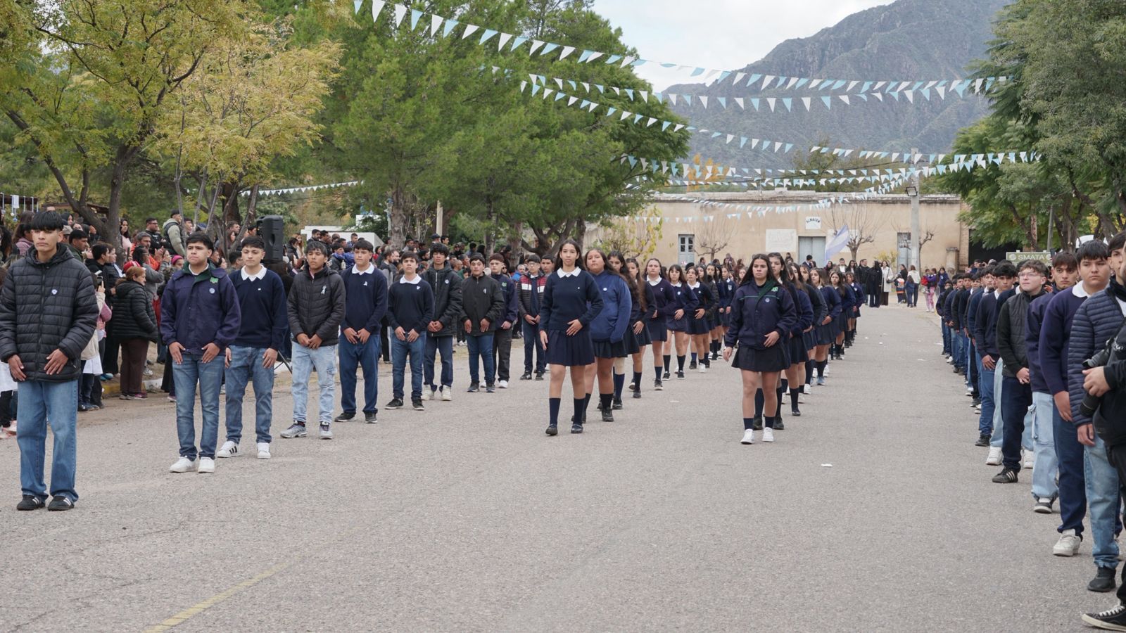Luján celebró el 25 de Mayo con desfile y masiva participación de sus ...